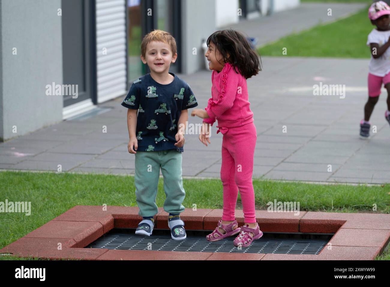 Sarah hopping hi-res stock photography and images - Alamy