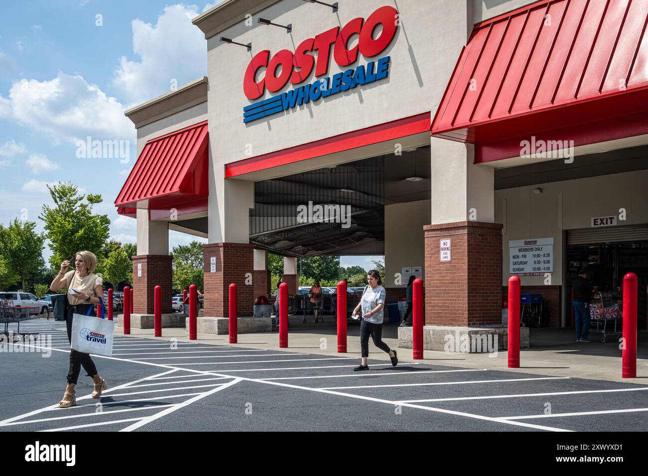 Costco Travel customer leaving a Costco Wholesale membership club store ...