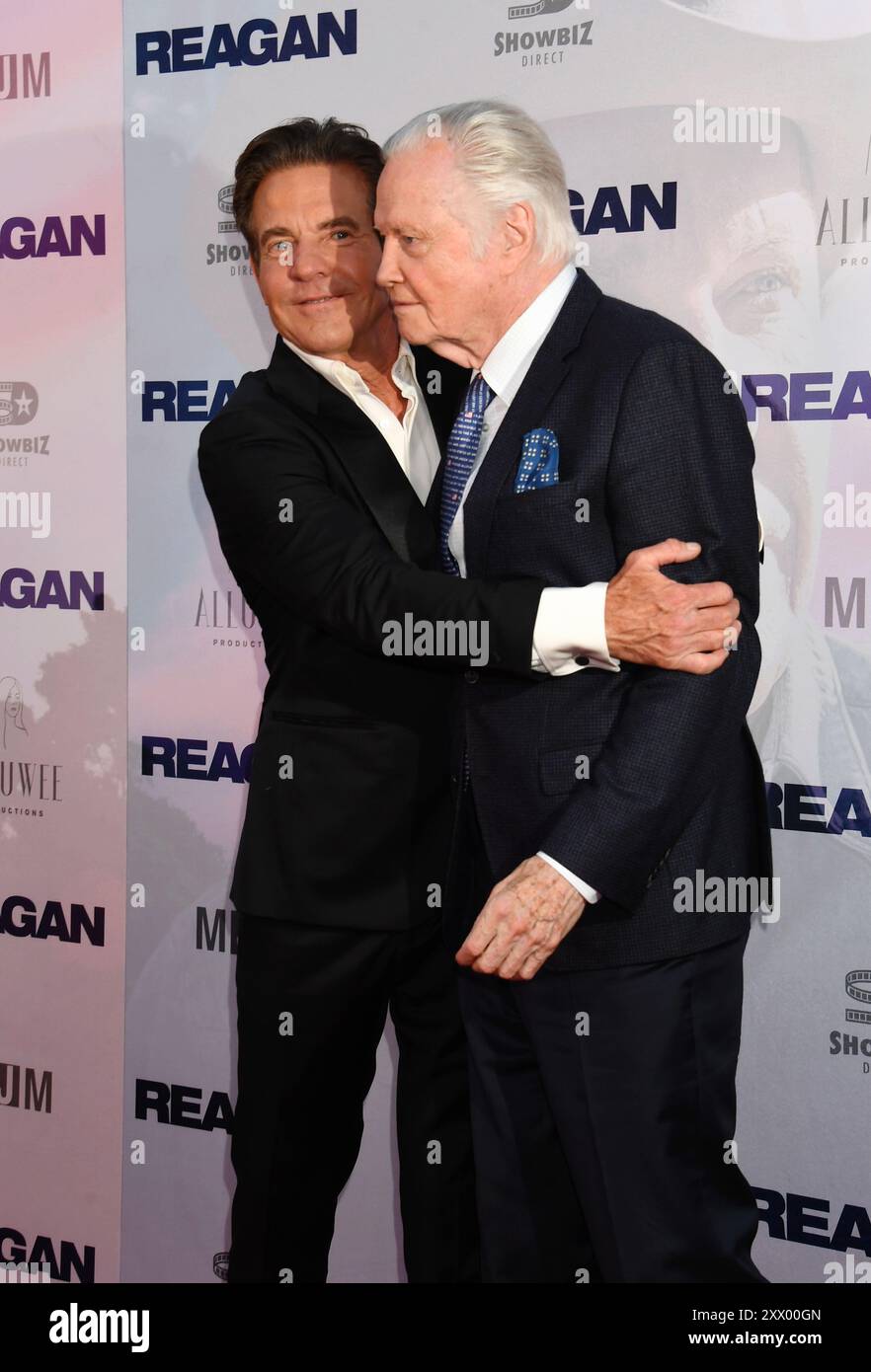 HOLLYWOOD, CALIFORNIA - AUGUST 20: (L-R) Dennis Quaid and Jon Voight ...