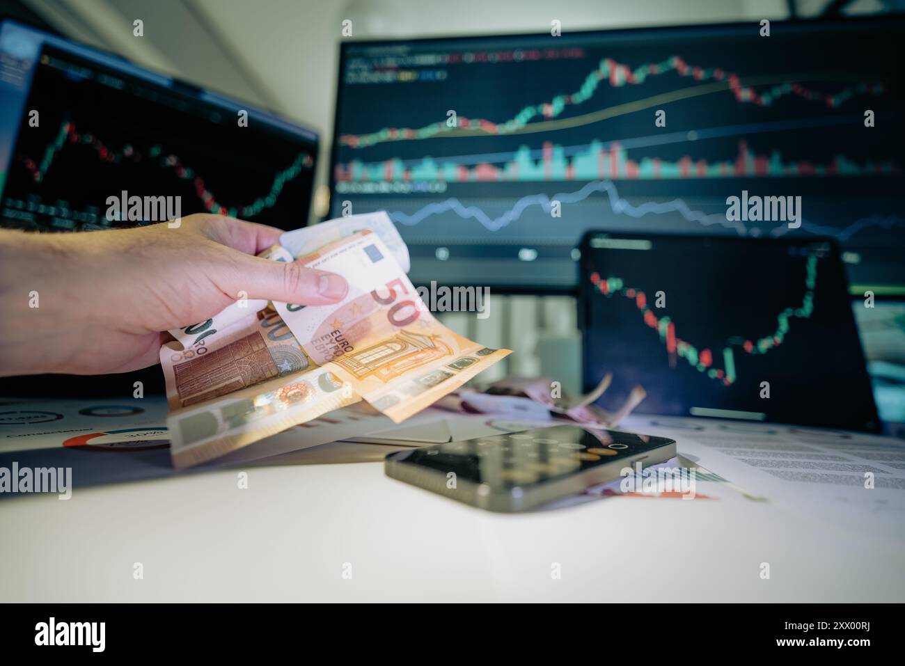 Paper currency displays hi-res stock photography and images - Alamy