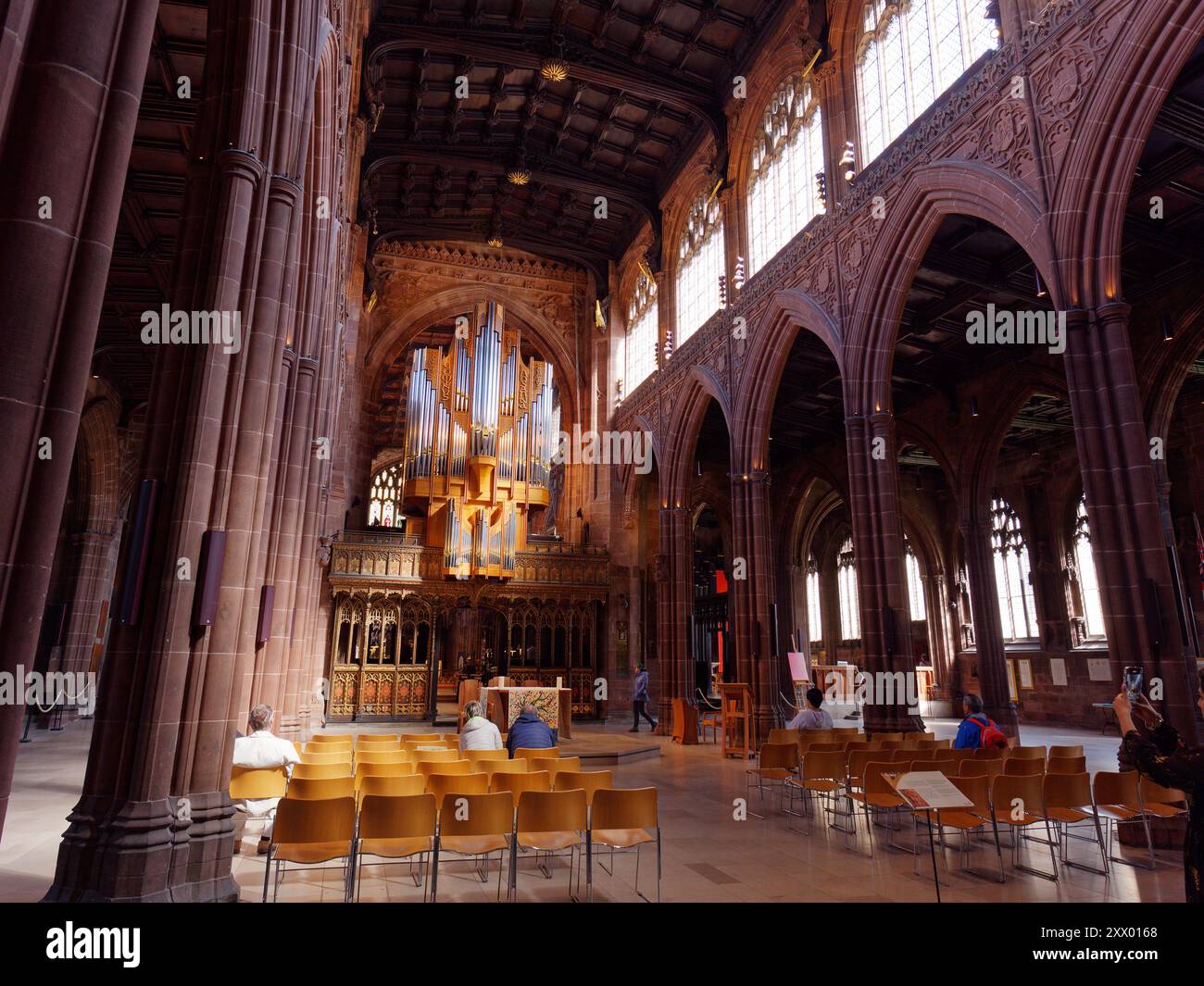 Manchester cathedral interior hi-res stock photography and images - Alamy