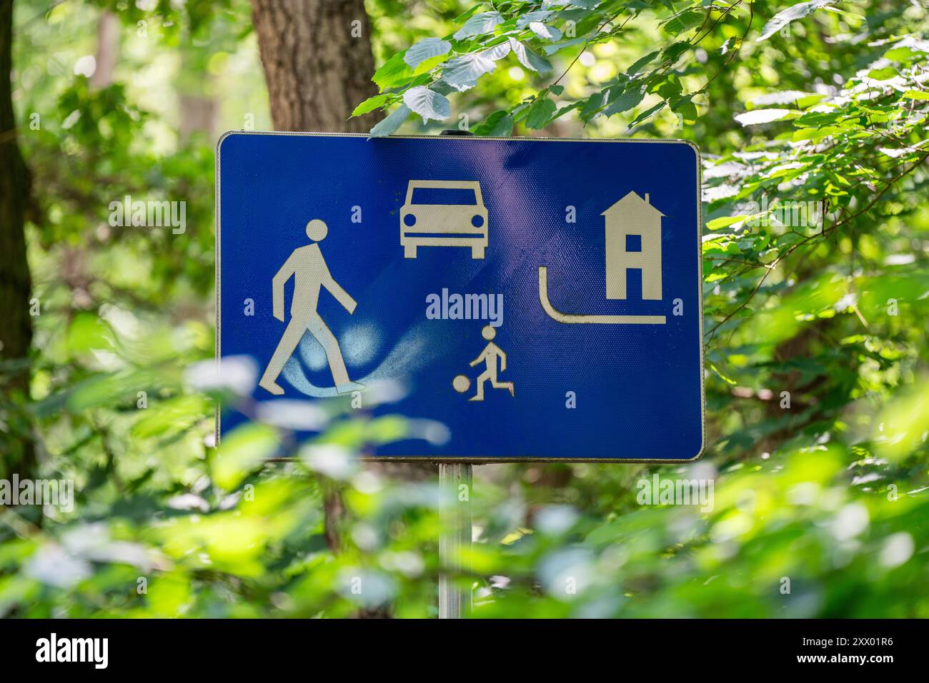 Residential zone sign. Road traffic signs natural surroundings park ...