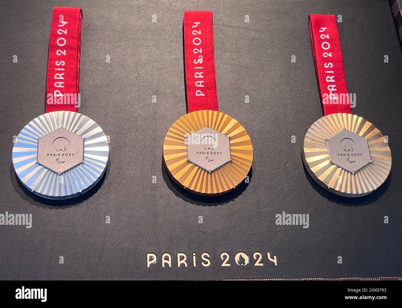 Paralympic medals 2024 hi-res stock photography and images - Alamy