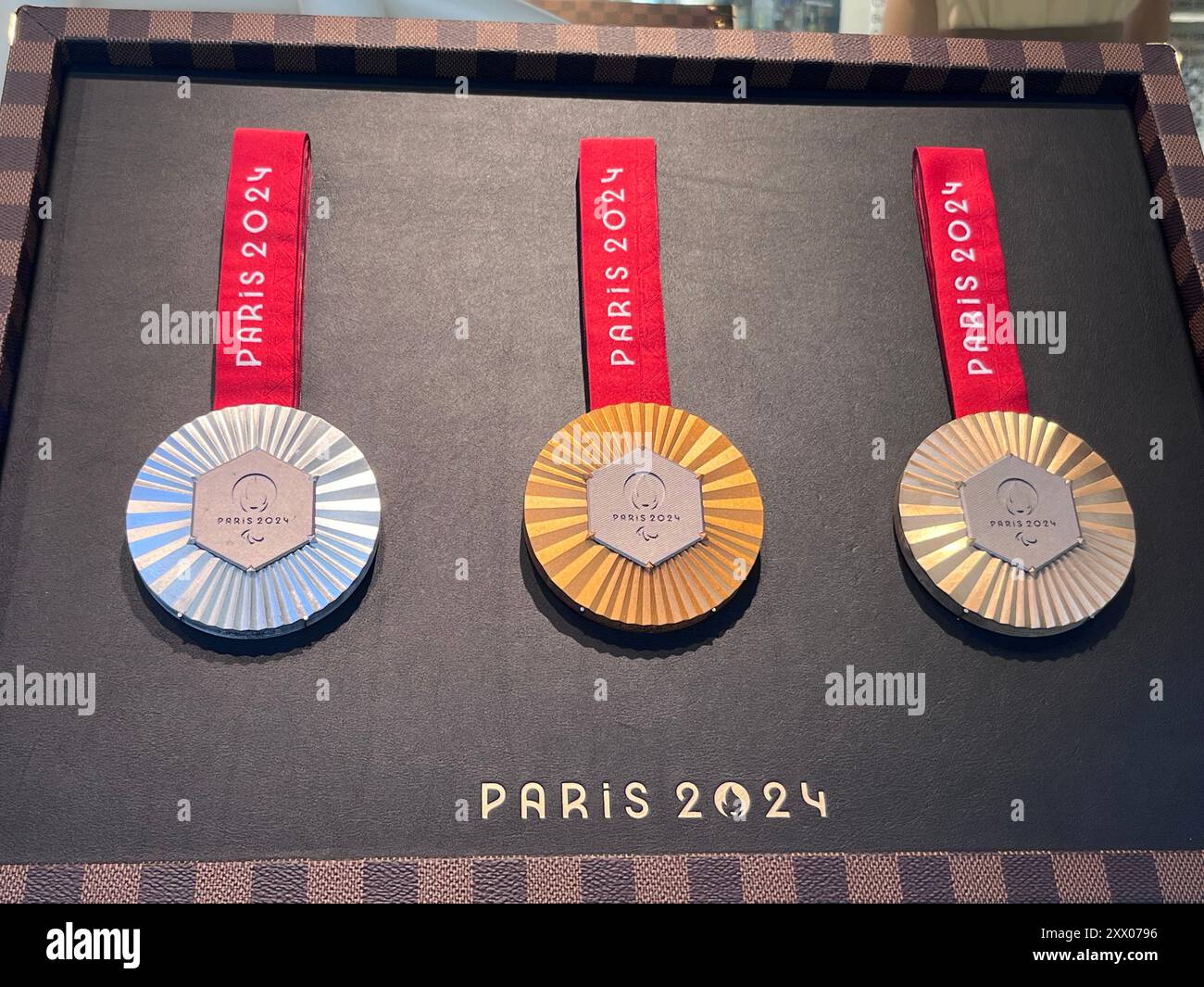 Paris 2024 medals hi-res stock photography and images - Alamy