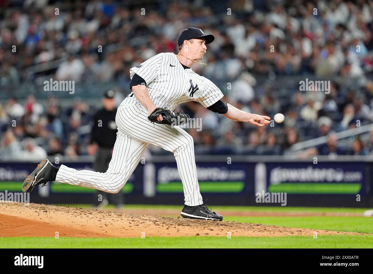BRONX, NY - AUGUST 20: New York Yankees Pitcher Tim Hill (54) delivers ...
