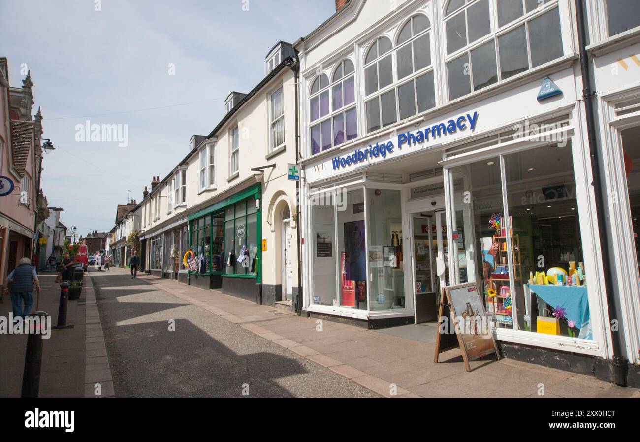 Shops and pubs on the Thoroughfare in Woodbridge, Suffolk in the United ...
