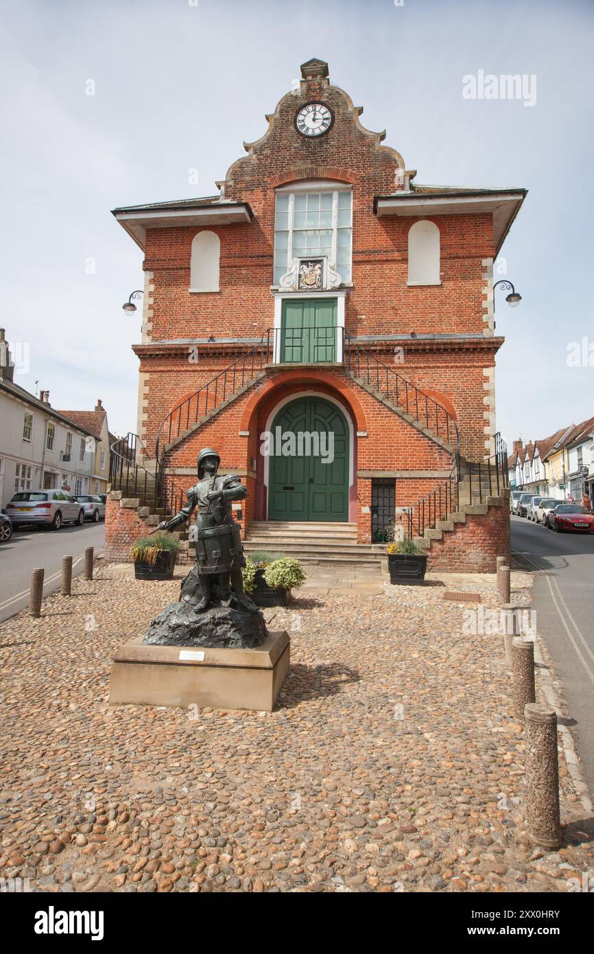 The Drums of the Fore and Aft statue and Shire Hall in Woodbridge ...