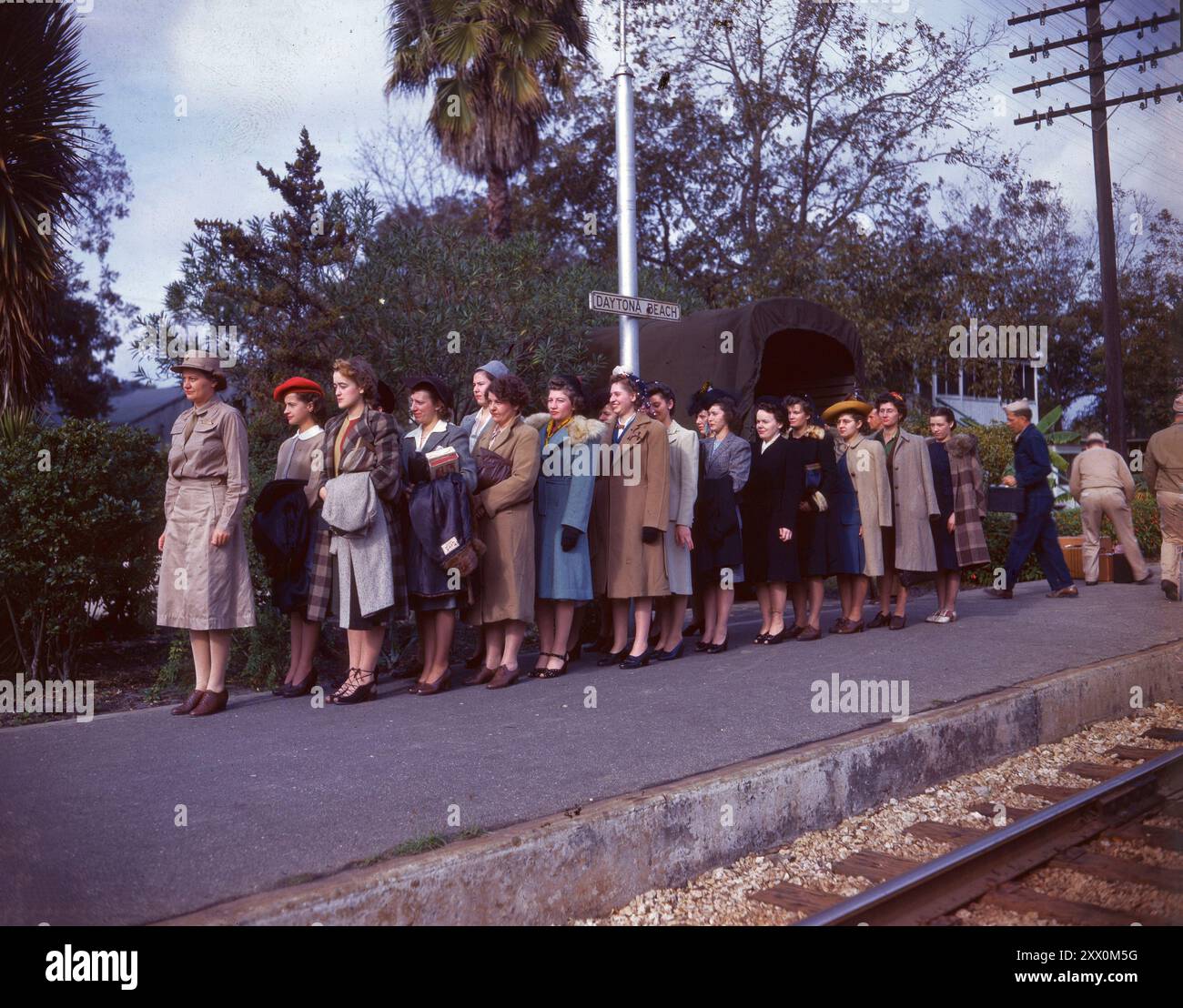 Womens military units hi-res stock photography and images - Alamy