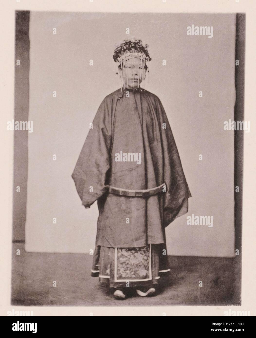 Vintage photo a Chinese bride in traditional wedding gown ...