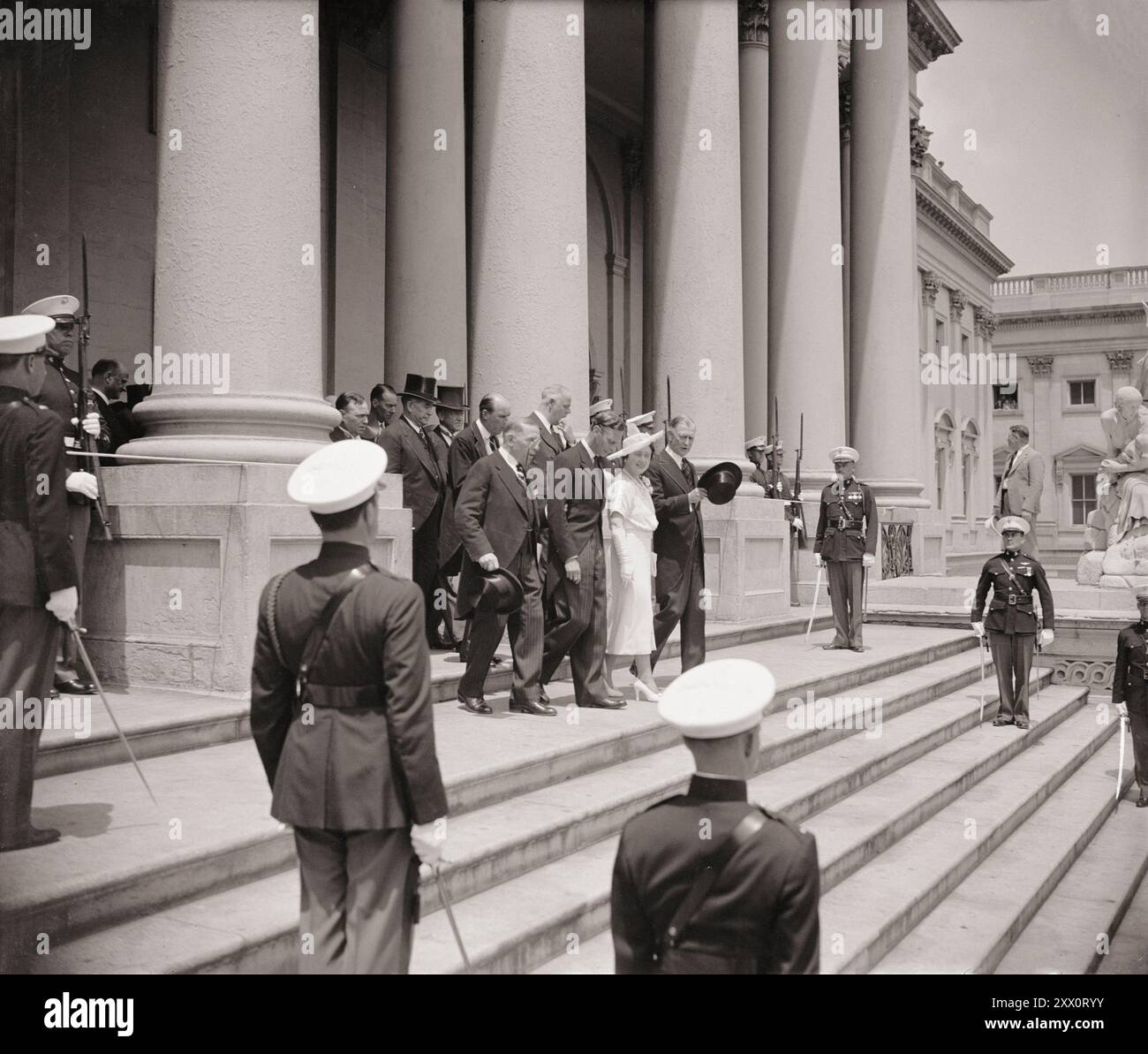 Vintage photo of King George VI and Queen Elizabeth on steps of U.S ...