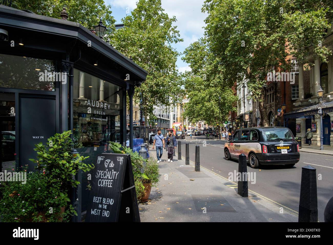Cross road hi-res stock photography and images - Alamy