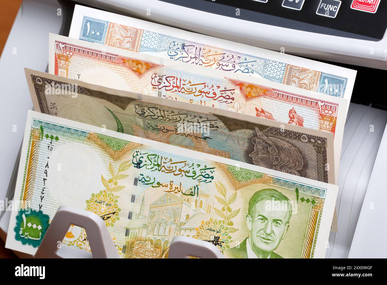 Syrian pound note hi-res stock photography and images - Alamy