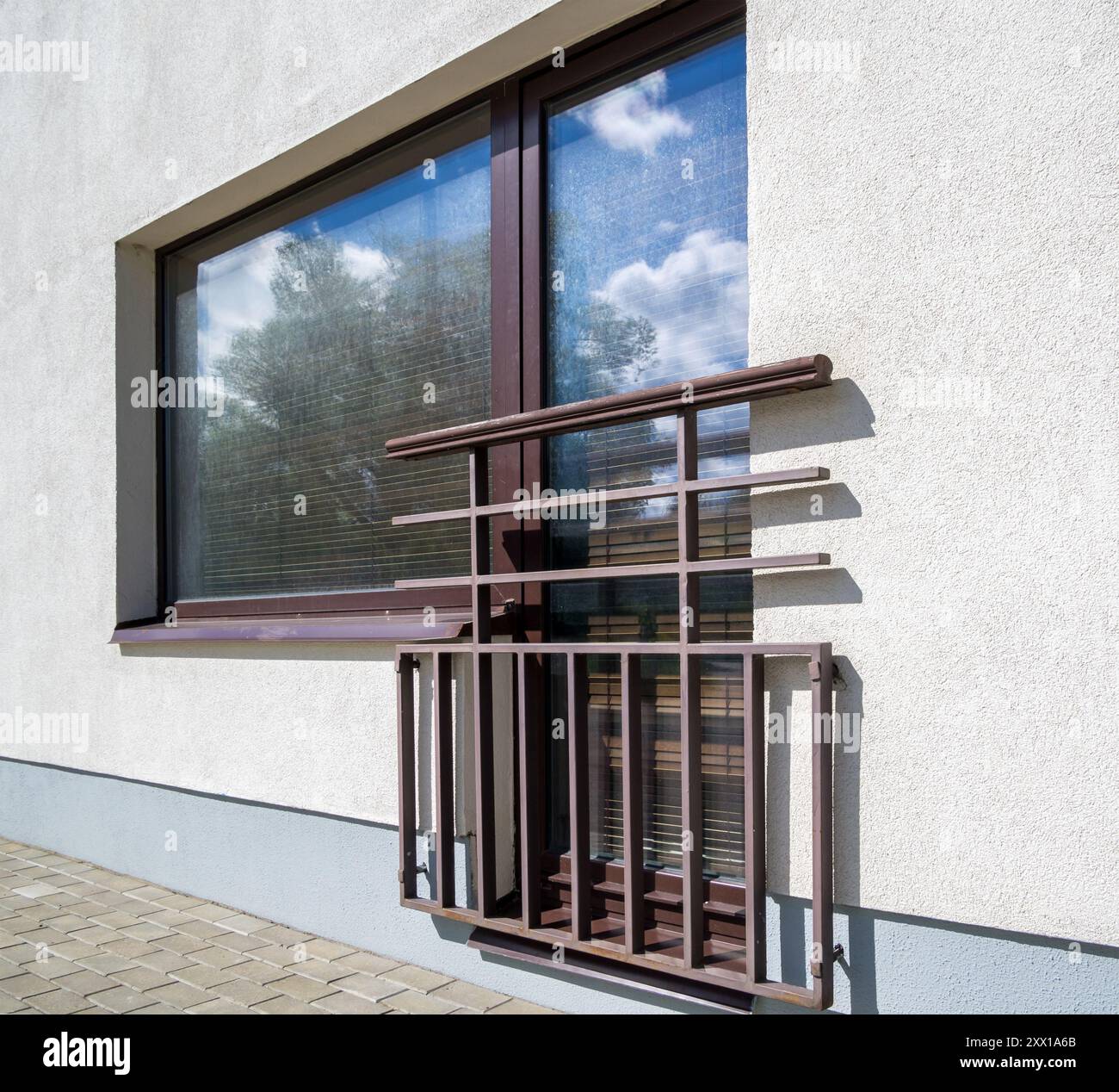 Balcony fencing hi-res stock photography and images - Alamy