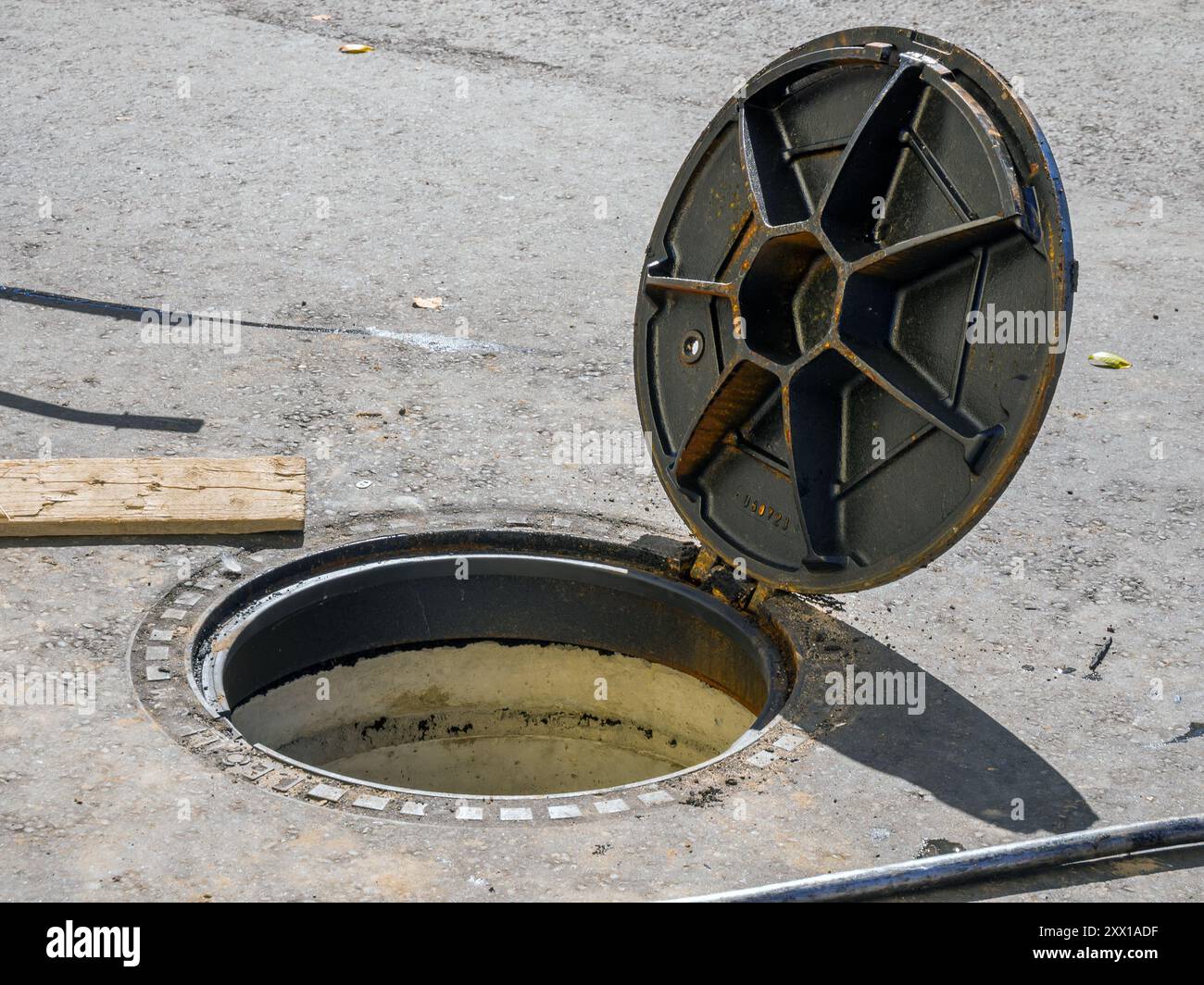 Communication manhole cover hi-res stock photography and images - Alamy