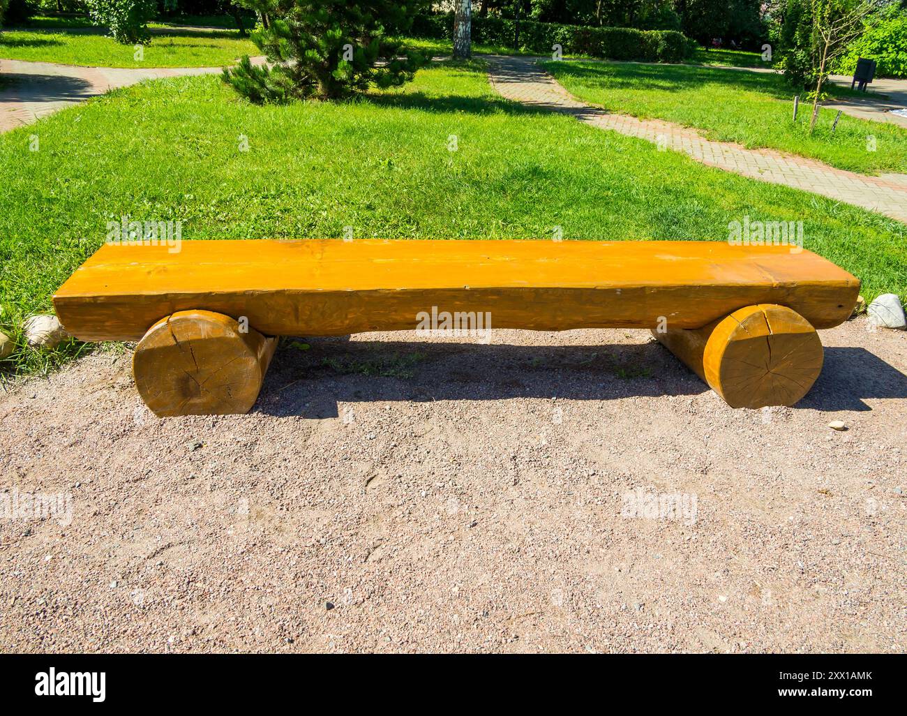 Park bench made of logs and half a log Stock Photo - Alamy