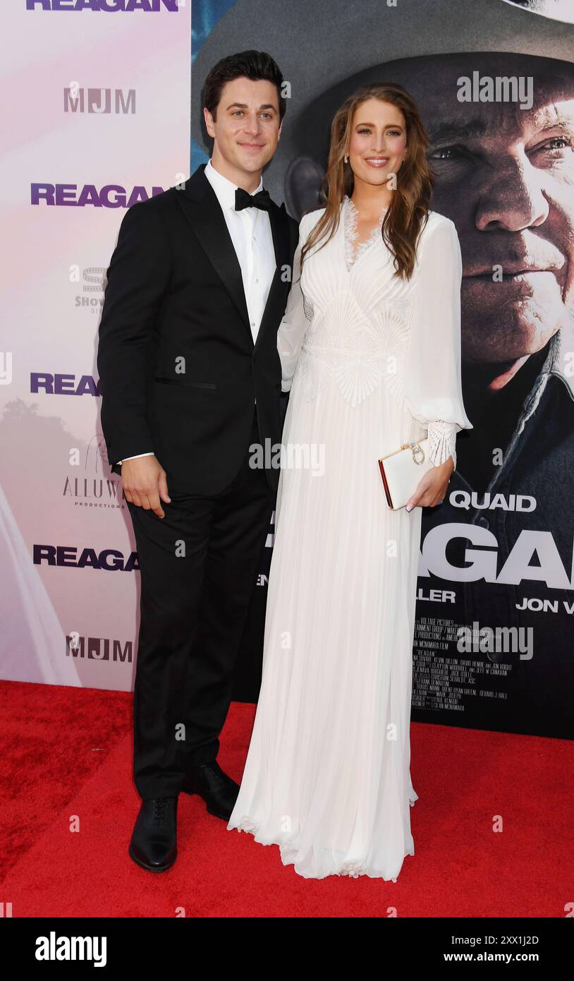 HOLLYWOOD, CALIFORNIA - AUGUST 20: (L-R) David Henrie and Maria Cahill ...