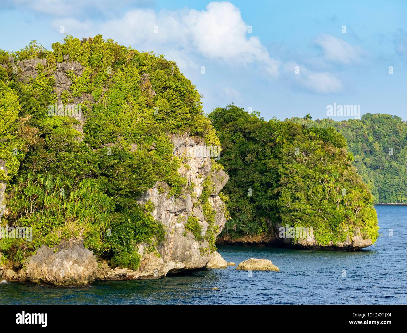Undercut islets hi-res stock photography and images - Alamy