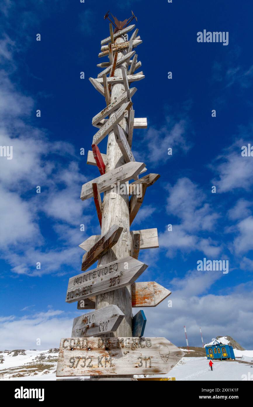 Polar regions mapping hi-res stock photography and images - Alamy