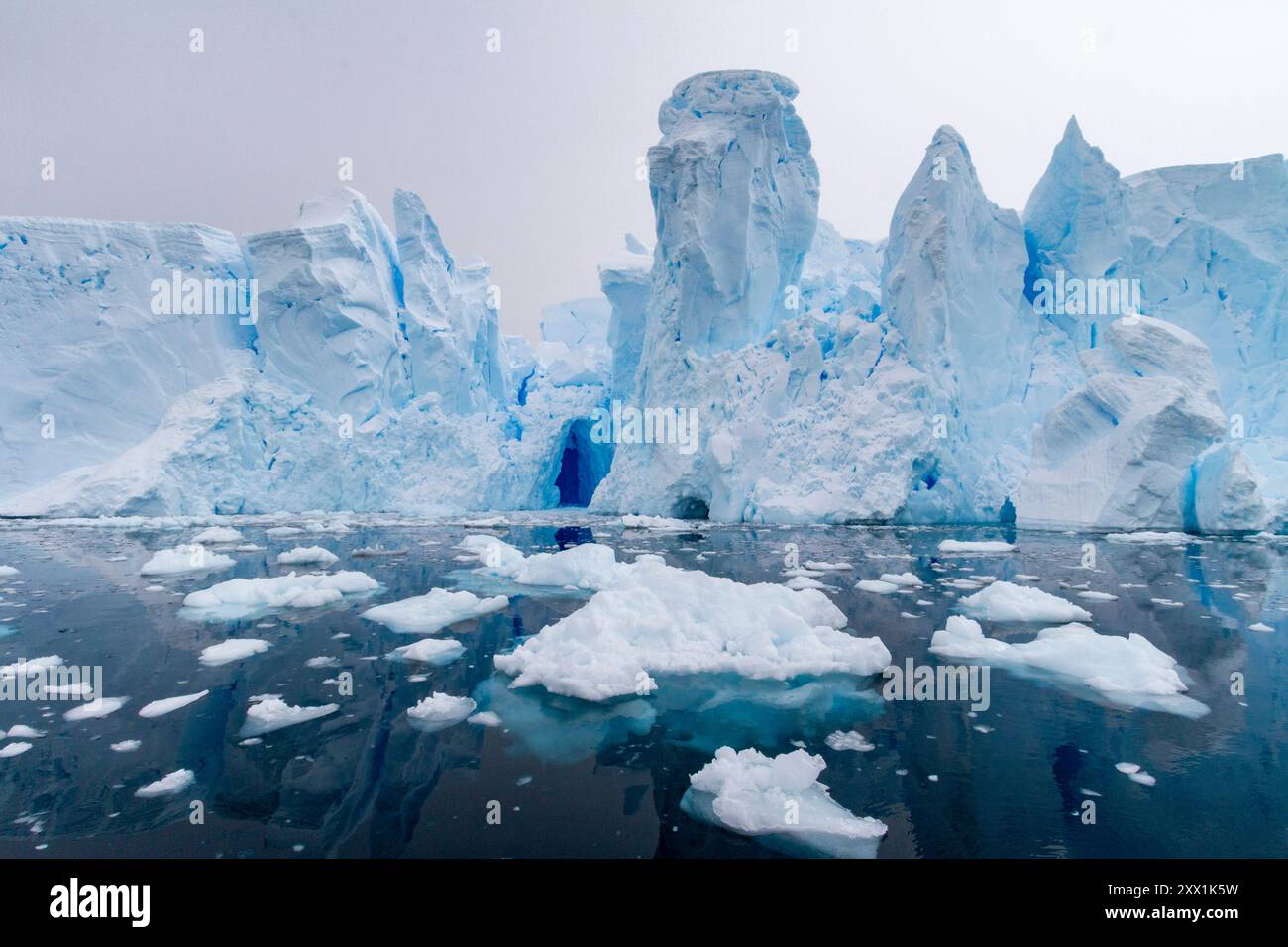Atmospheric glacier exploration hi-res stock photography and images - Alamy