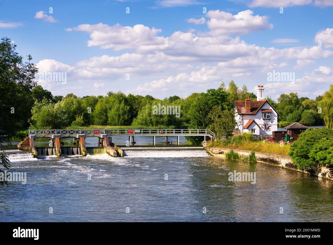 The view of Goring weir and lock from Goring and Streatley Bridge ...