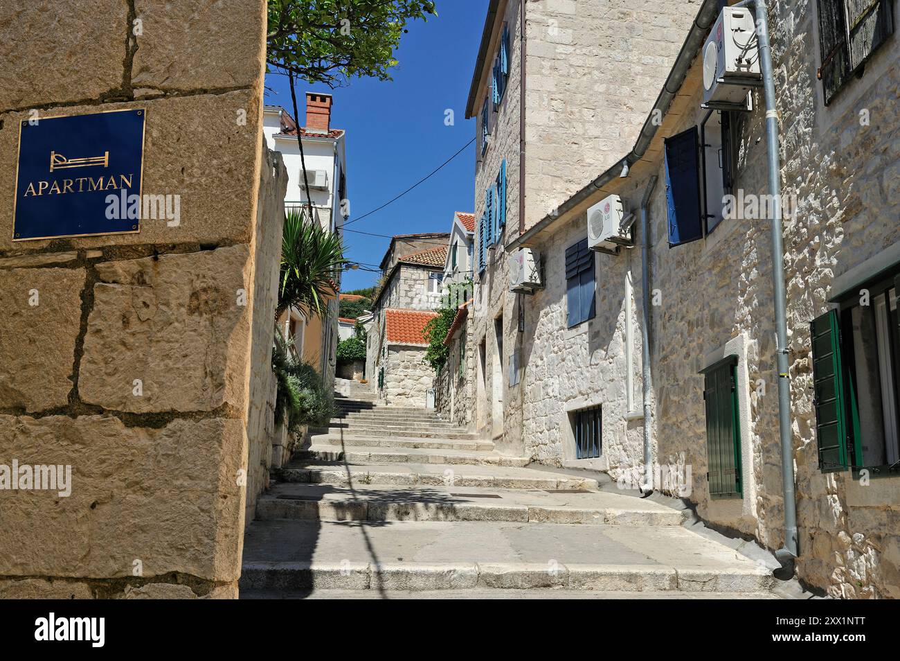 Flat for rent sign in the sidestepping (Boticeva setaliste) leading to ...