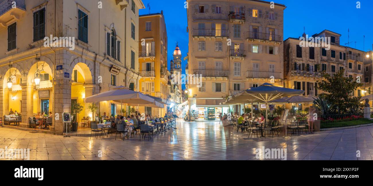 View of buildings and restaurants on Kofineta Square at dusk, Corfu Old ...