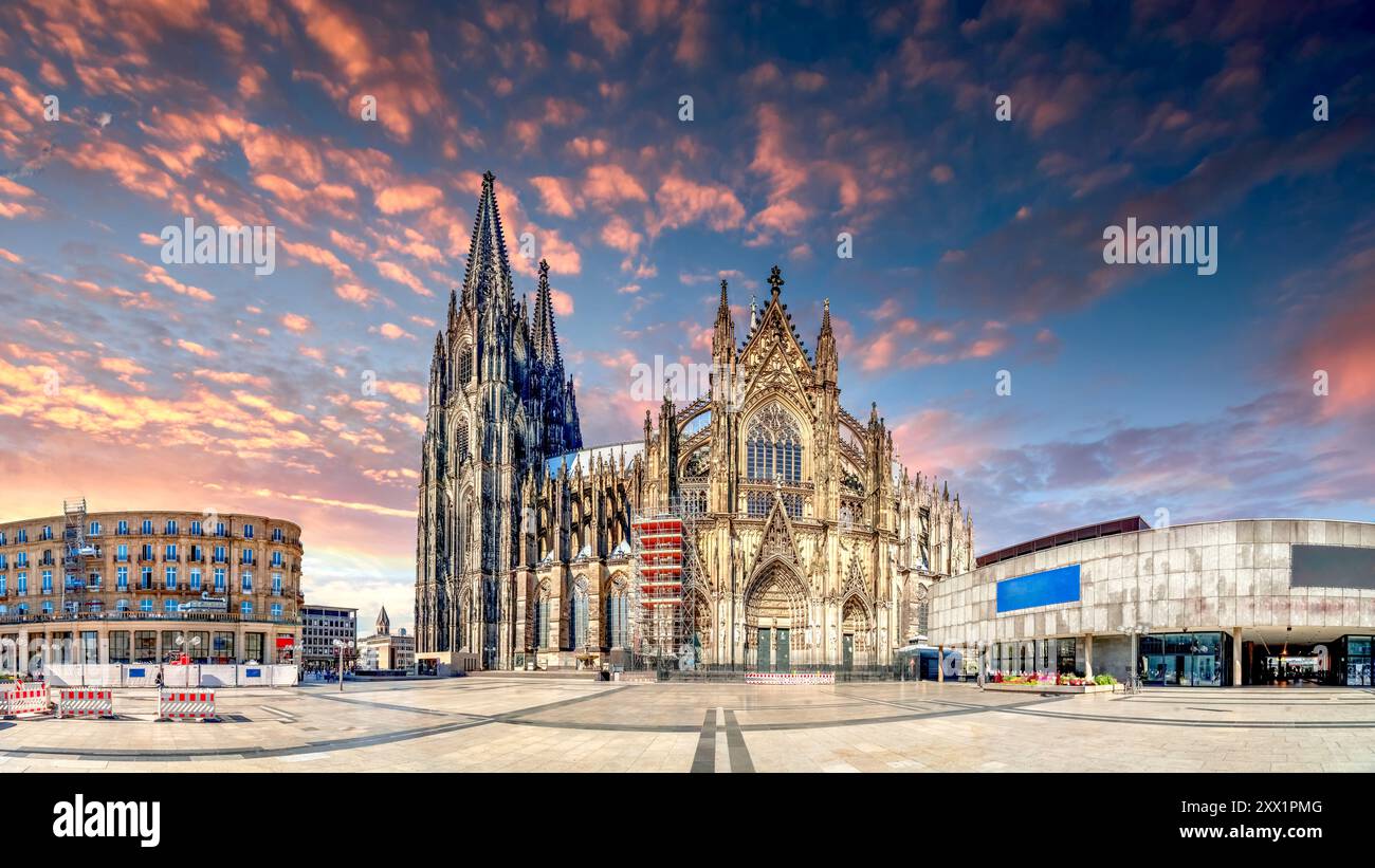 Historical cologne sightseeing town hi-res stock photography and images ...
