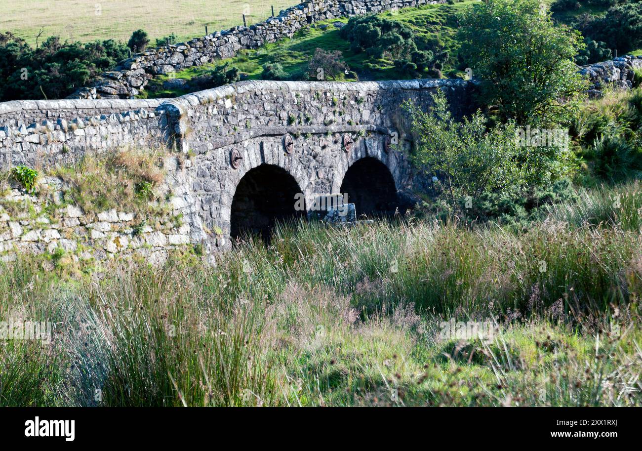Bridge above dry river hi-res stock photography and images - Alamy