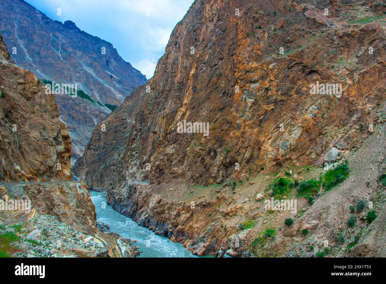 Flow of the Indus river in the Karakoram moutains range Stock Photo - Alamy