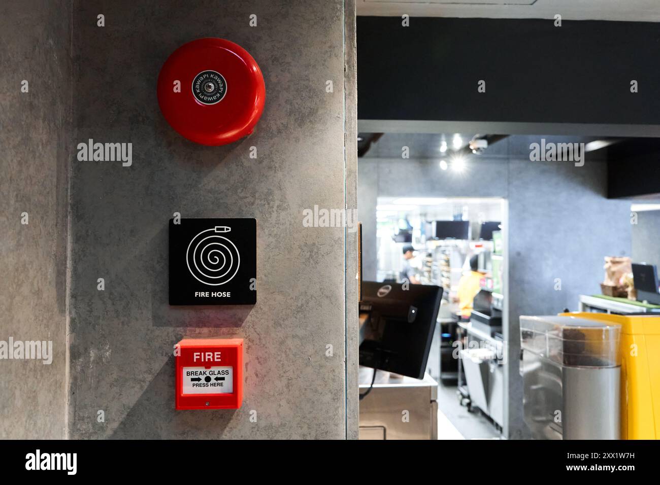 Manual pull fire alarm hi-res stock photography and images - Alamy