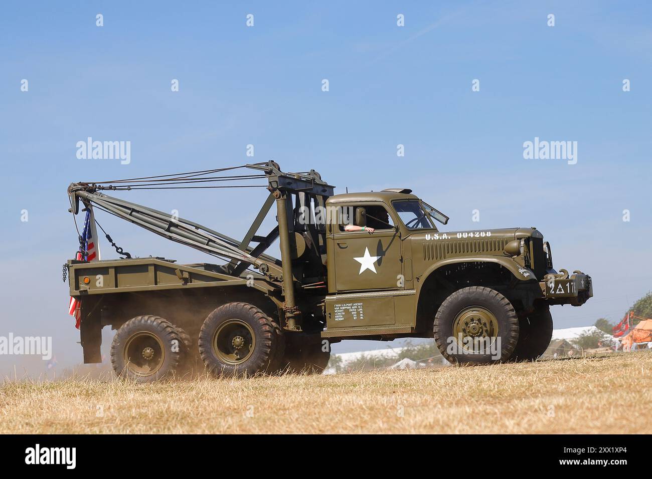 Diamond T969a recovery truck on parade at Yorkshire Wartime Experience ...