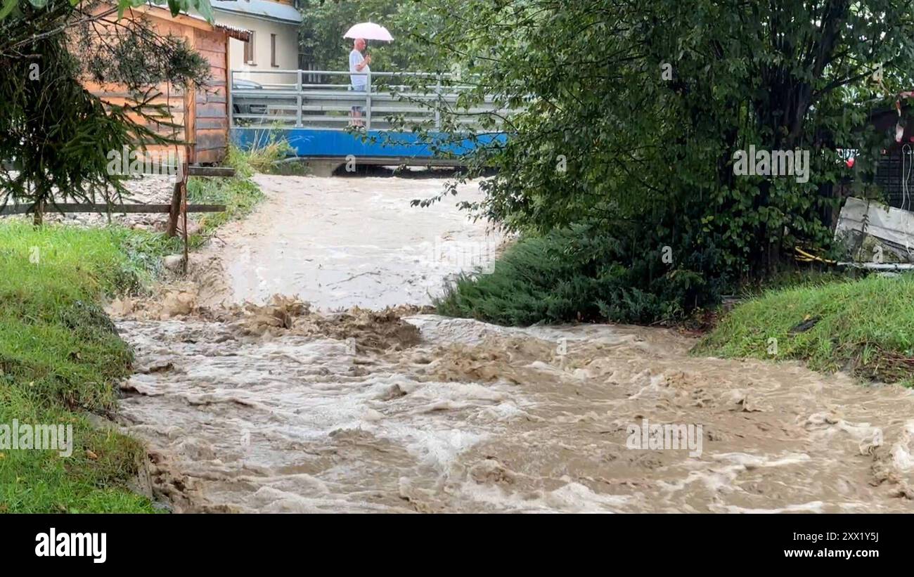 Starke Gewitter und Unwetter zogen am Dienstag über die Hohe Tatra hinweg. Besonders heftig traf ...