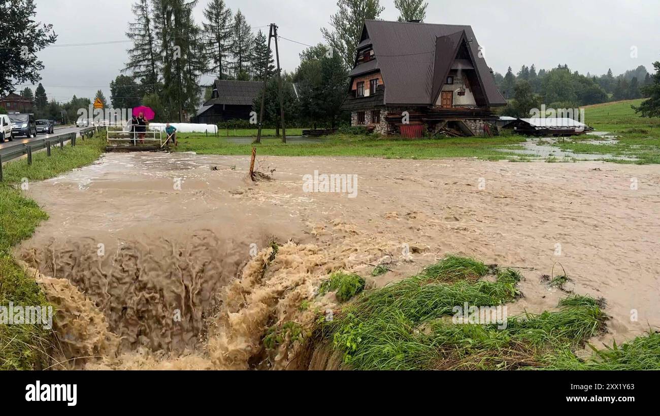 Starke Gewitter und Unwetter zogen am Dienstag über die Hohe Tatra hinweg. Besonders heftig traf ...