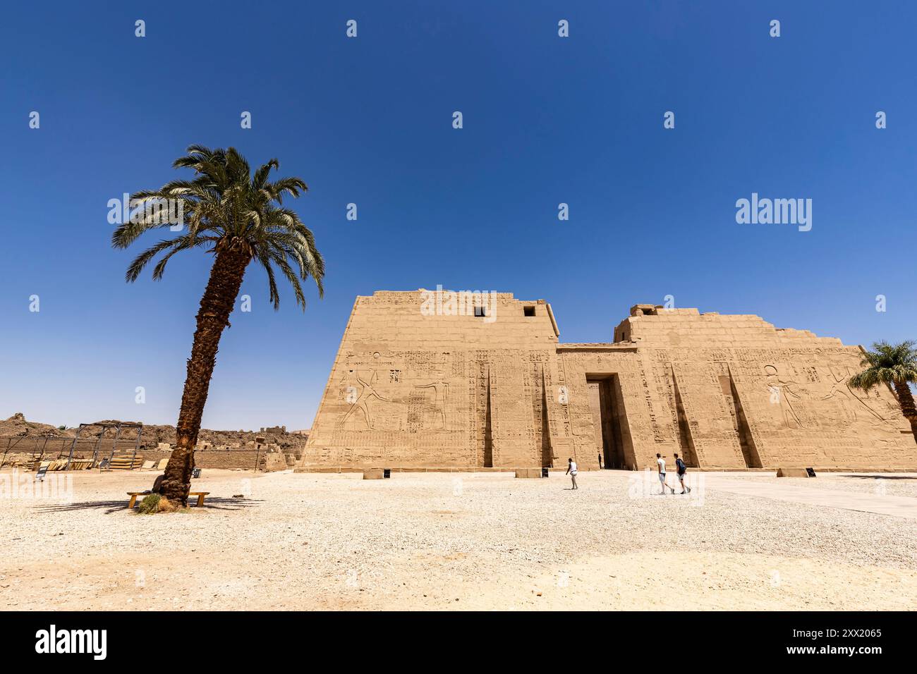 Medinet Habu, Mortuary Temple of Ramesses III, First pylon, Tower gate ...