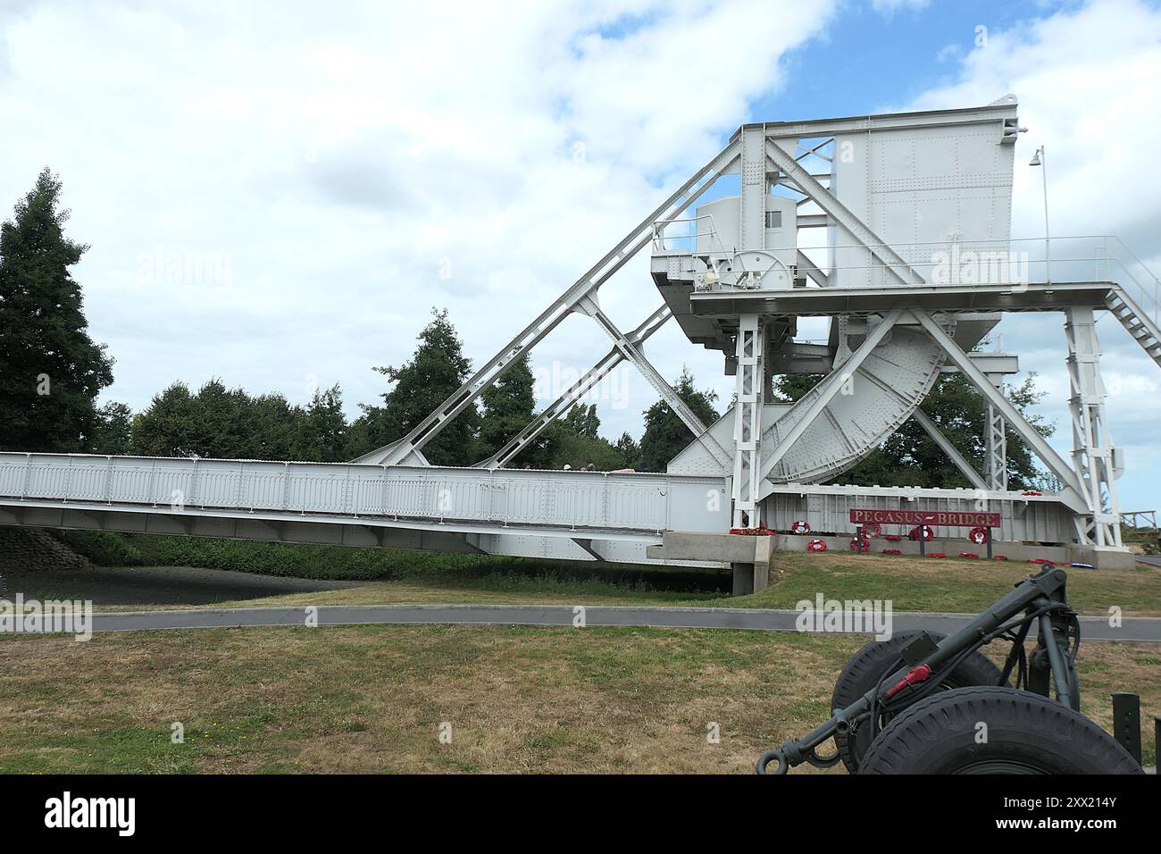 Pegasus Bridge military truck trucks gun guns war battle enemy Germans ...