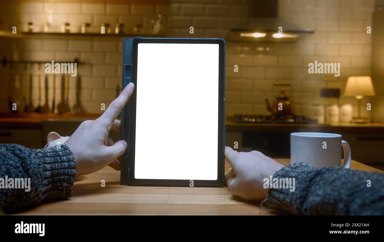 Man scrolls on screen hi-res stock photography and images - Alamy