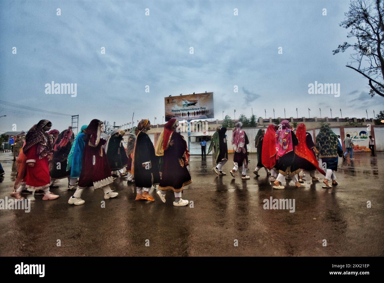 Srinagar, India. 15th Aug, 2024. Government employees walk in rain ...