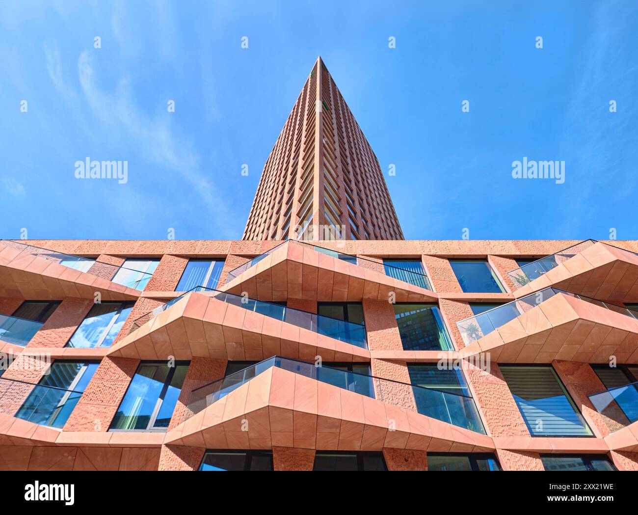 Apartment balconies and tower bridge hi-res stock photography and ...