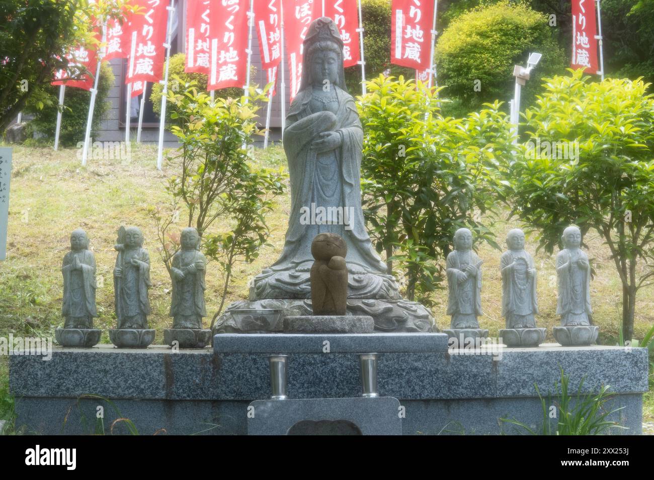 Japanese Statues depicting villagers praying Stock Photo - Alamy