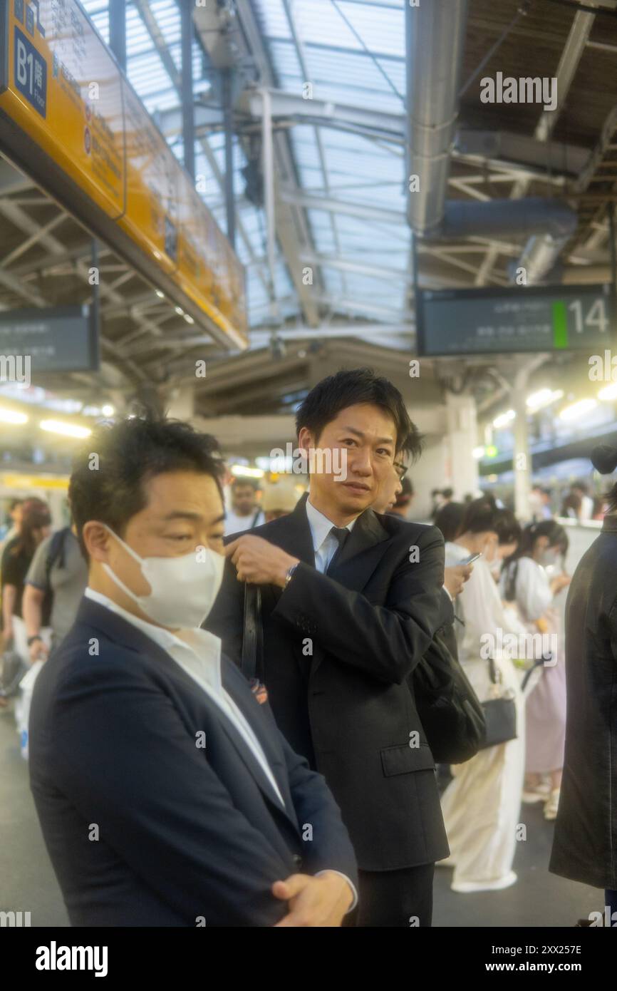 Japanese worker hi-res stock photography and images - Alamy