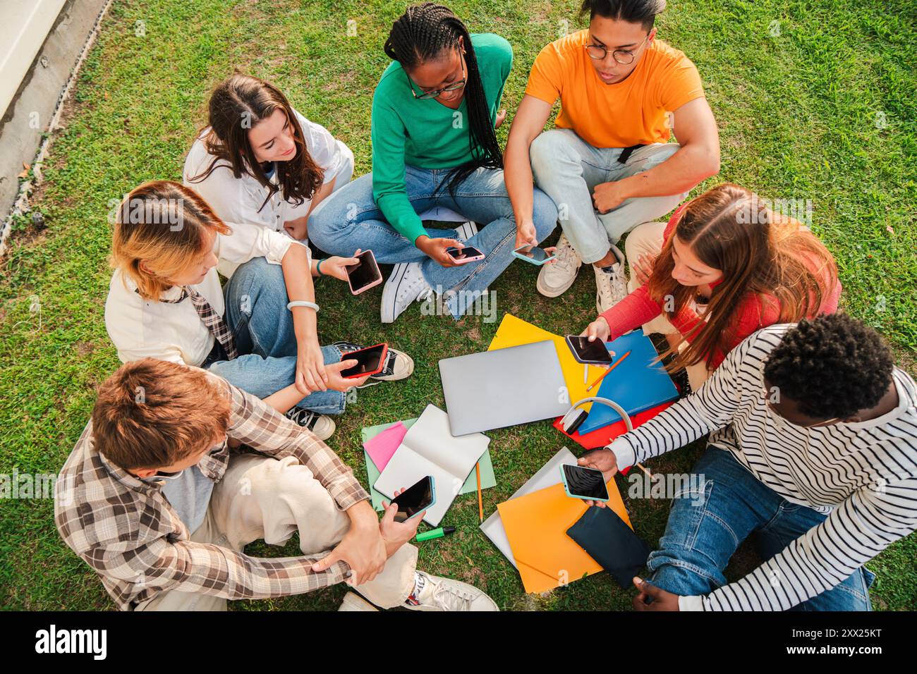 University students circle reading hi-res stock photography and images ...