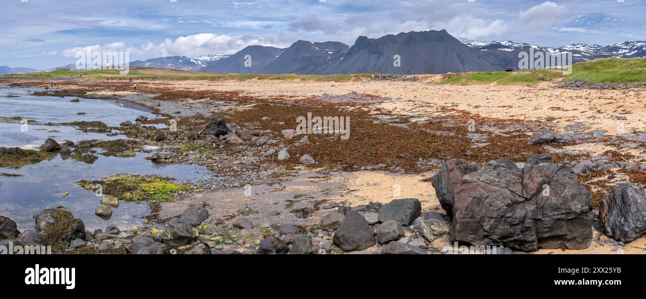 Ytri Tunga Beach with mountain backdrop, Snaefellsnes Peninsula ...