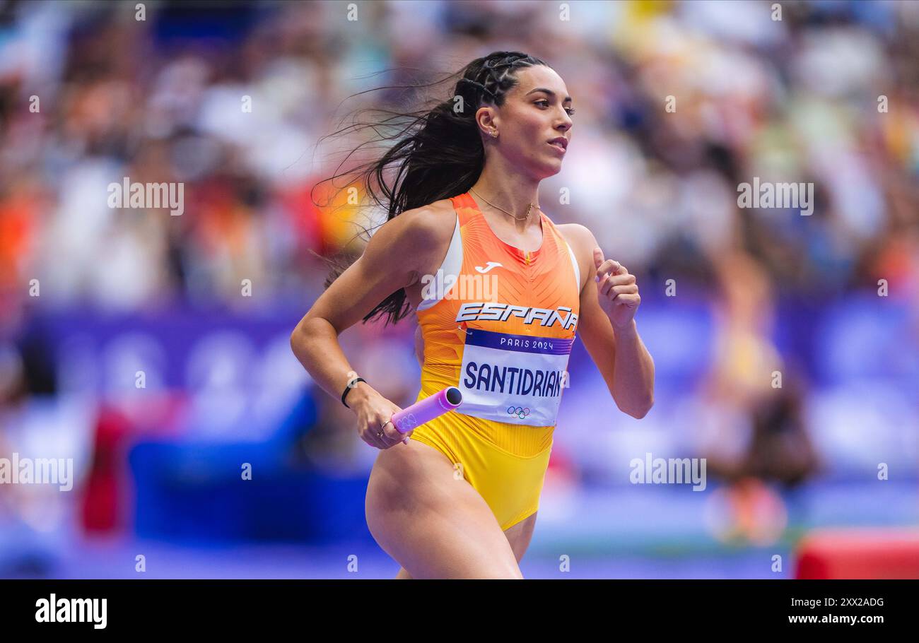 Eva Santidrián participating in the 4 x 400 meters at the Paris 2024 ...