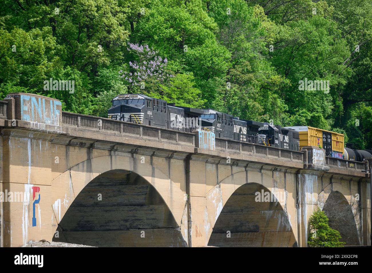 Philadelphia railroad tracks hi-res stock photography and images - Alamy