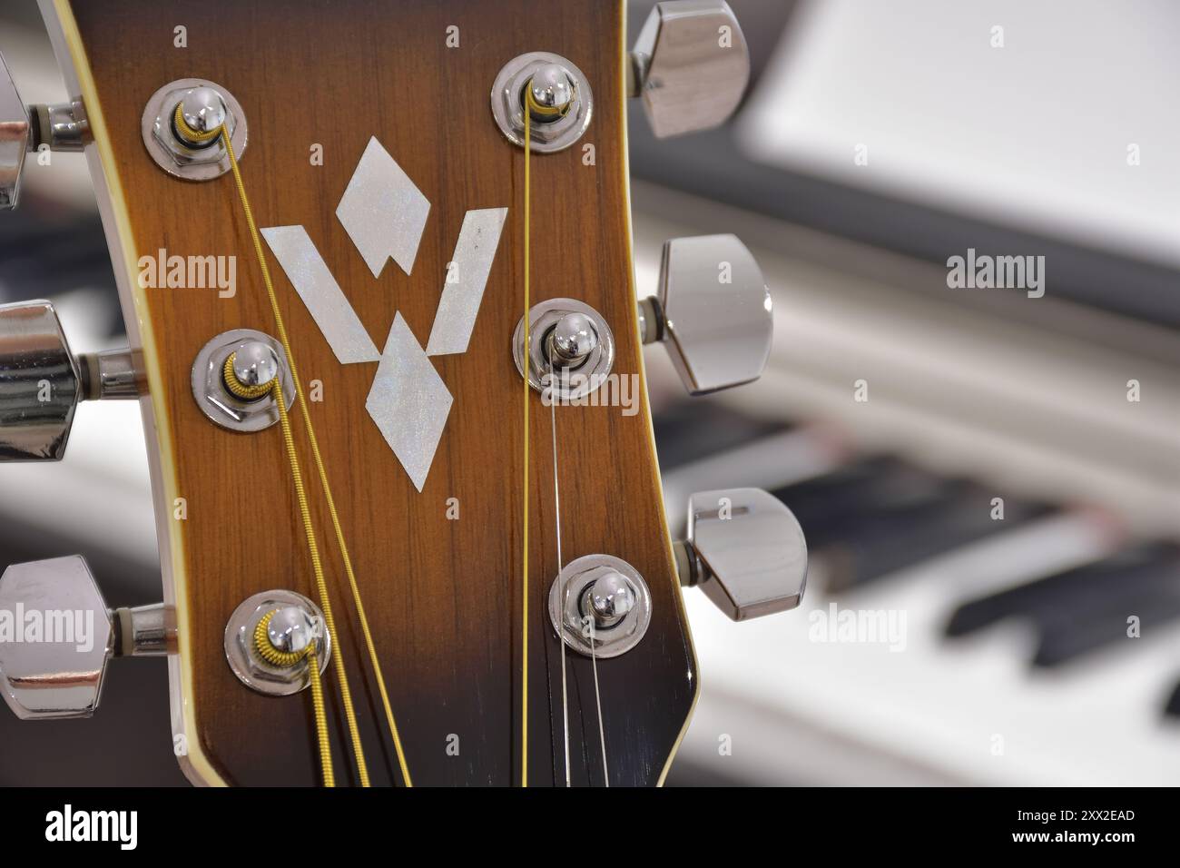 String tension adjustment hi-res stock photography and images - Alamy