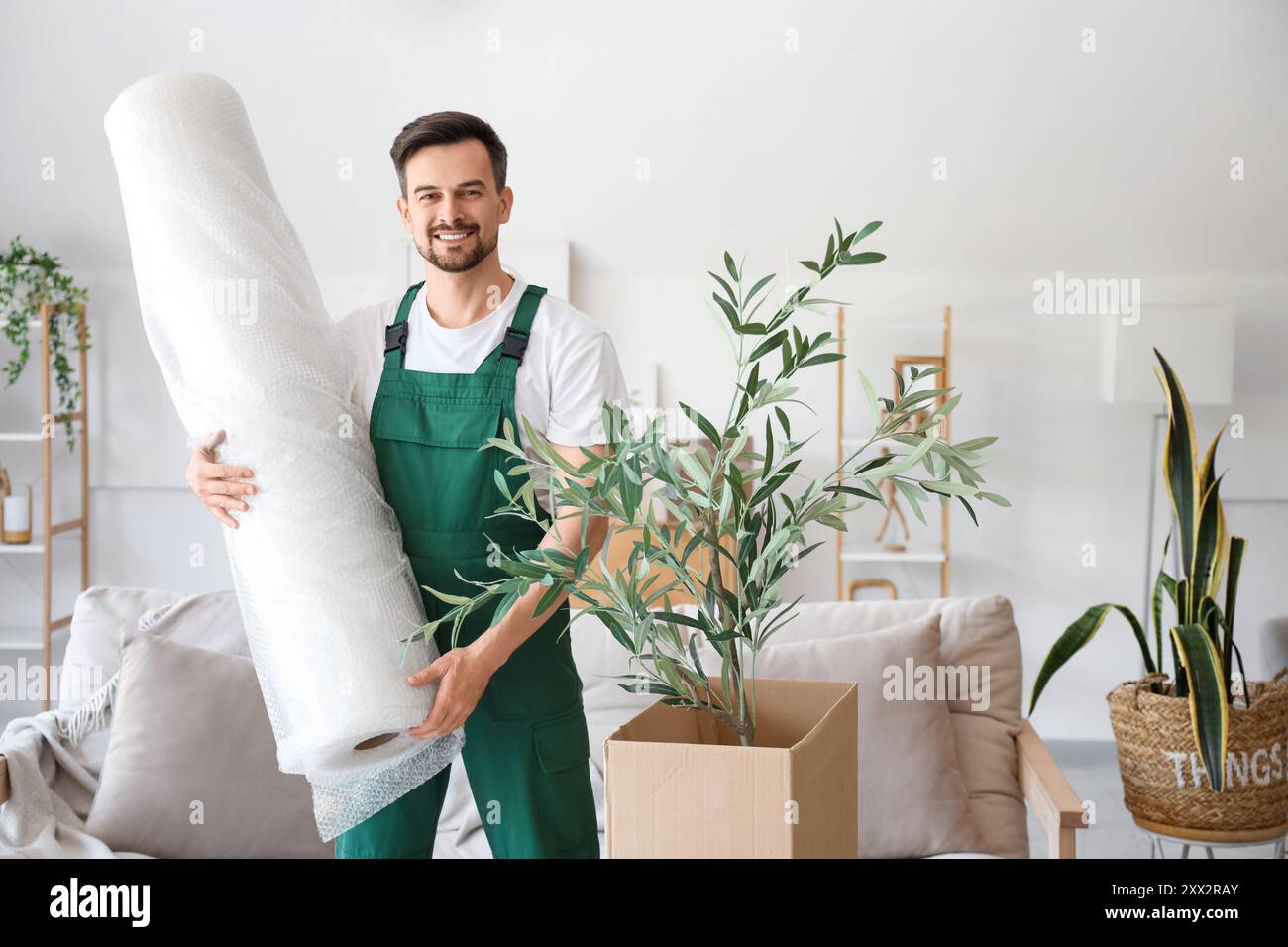 Man in bubble wrap hi-res stock photography and images - Alamy