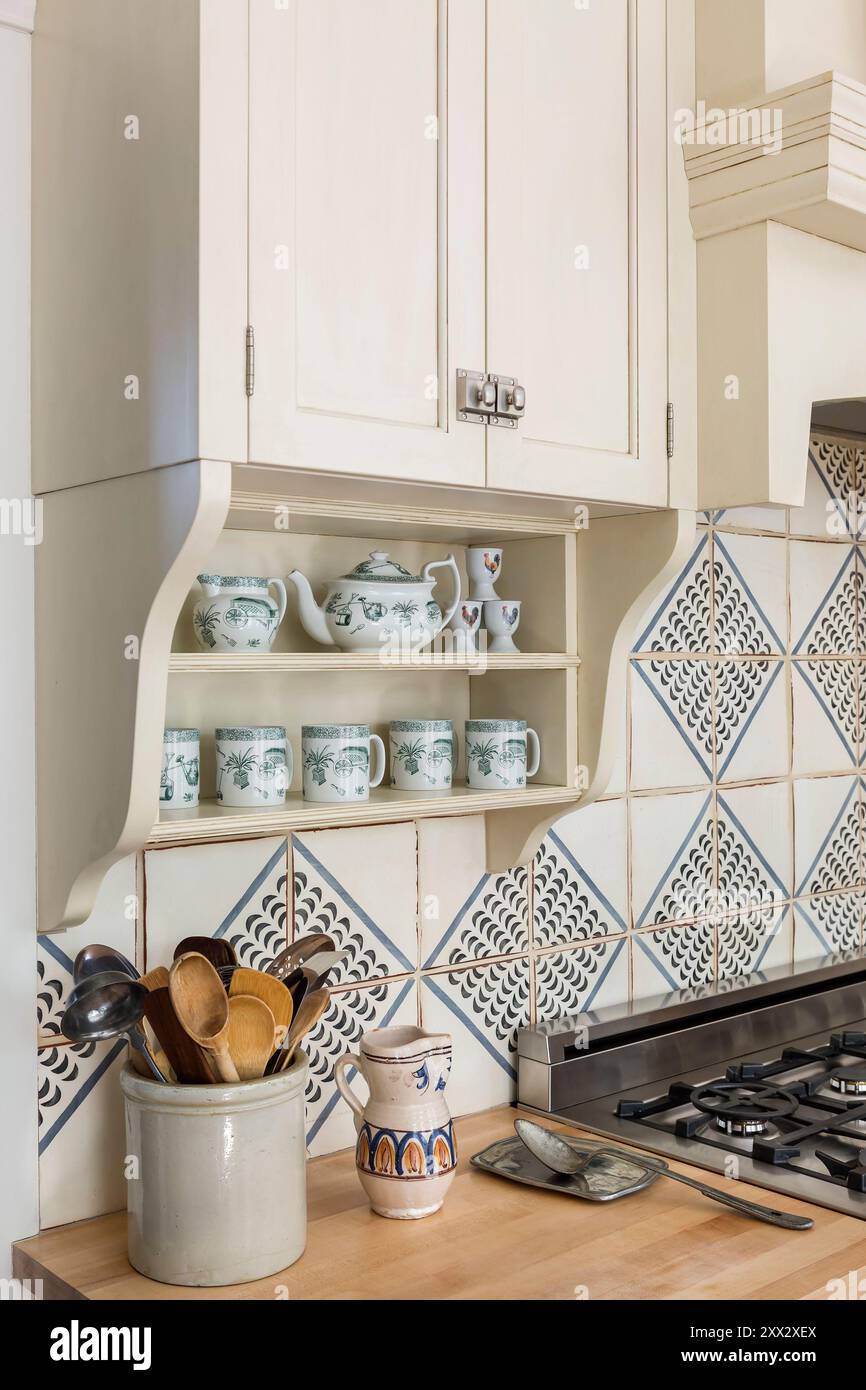 Tabarka backsplash tile hi-res stock photography and images - Alamy