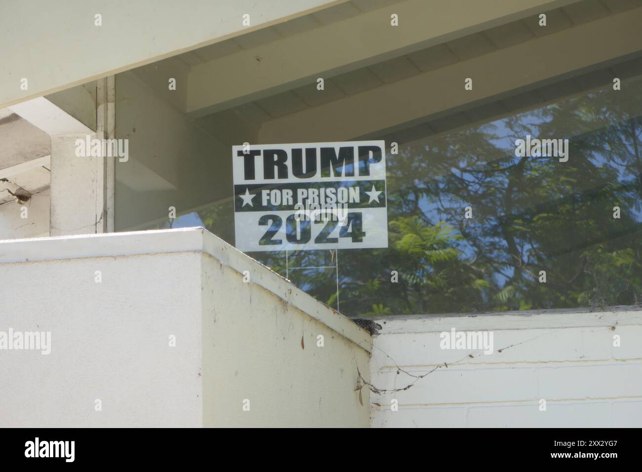 Trump for prison 2024 sign hi-res stock photography and images - Alamy