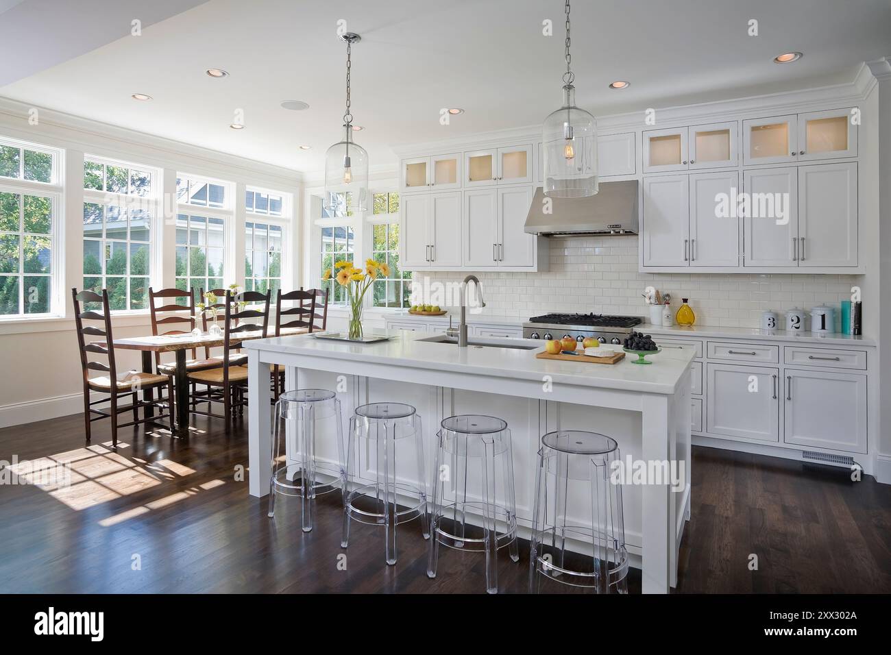 Bright sunny white kitchen and dining area Stock Photo - Alamy