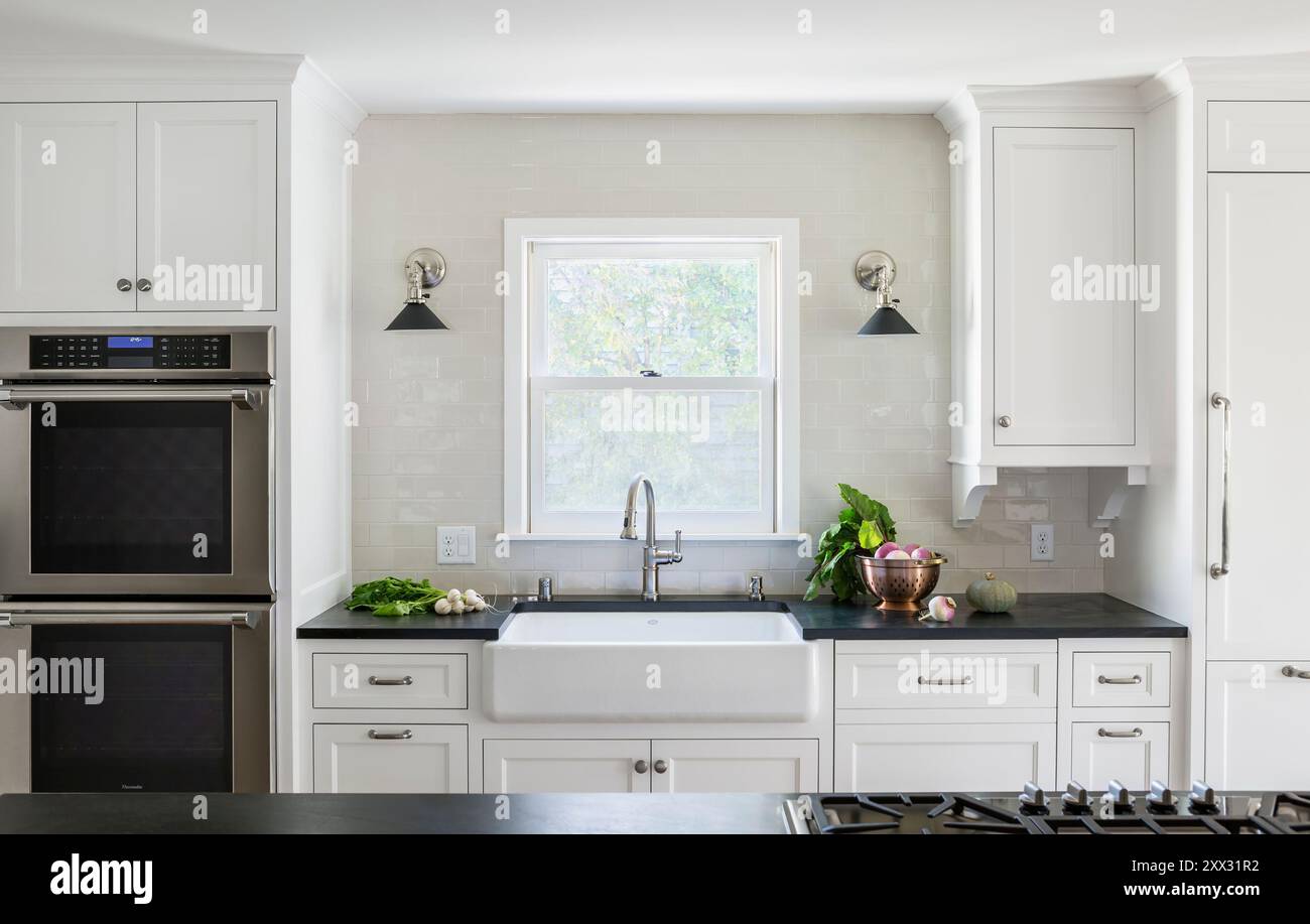 Dark soapstone countertops hi-res stock photography and images - Alamy